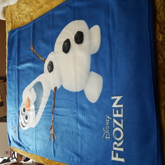 Disney | Holiday | Frozen Throw | Poshmark